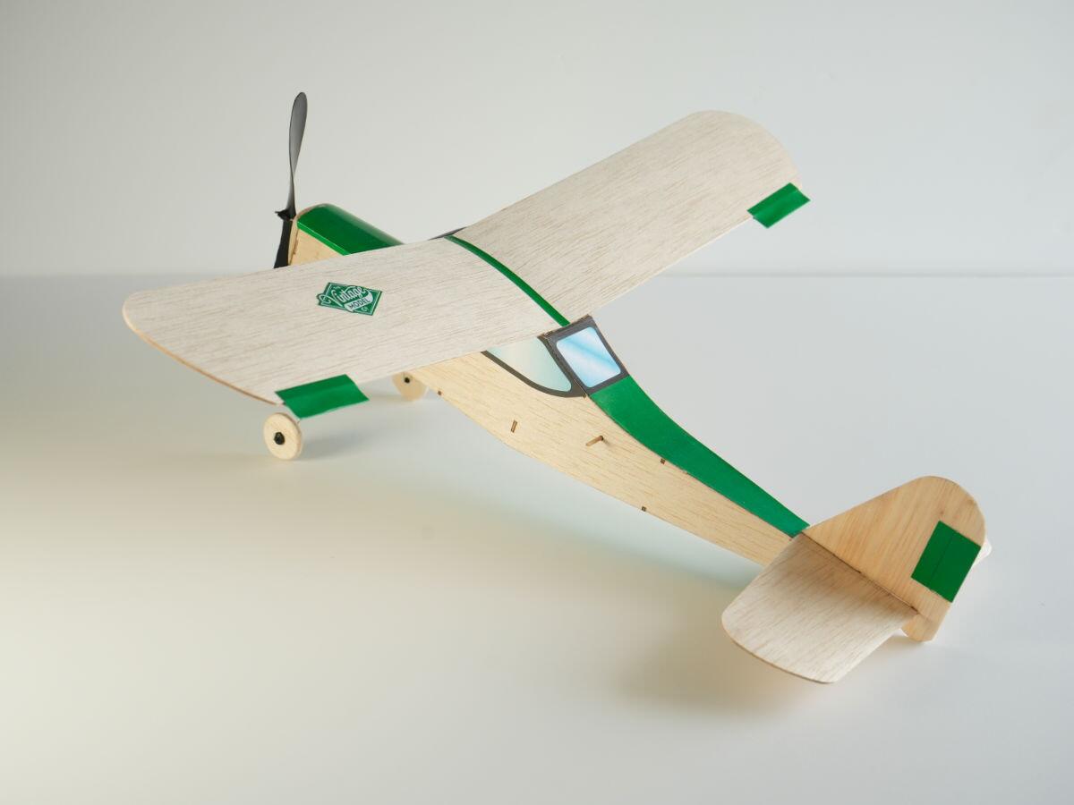 SIMPLE FREE FLIGHT MODELS